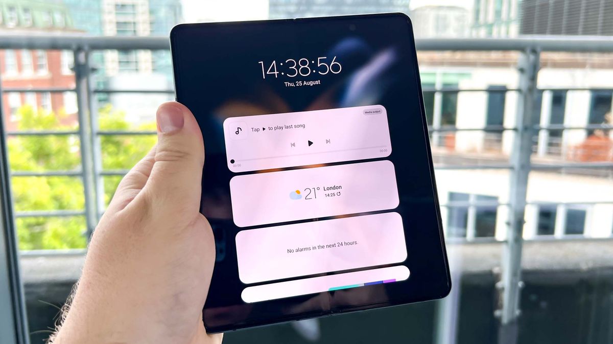 Just got a Samsung Galaxy Z Fold 4? These are the 9 features you need ...
