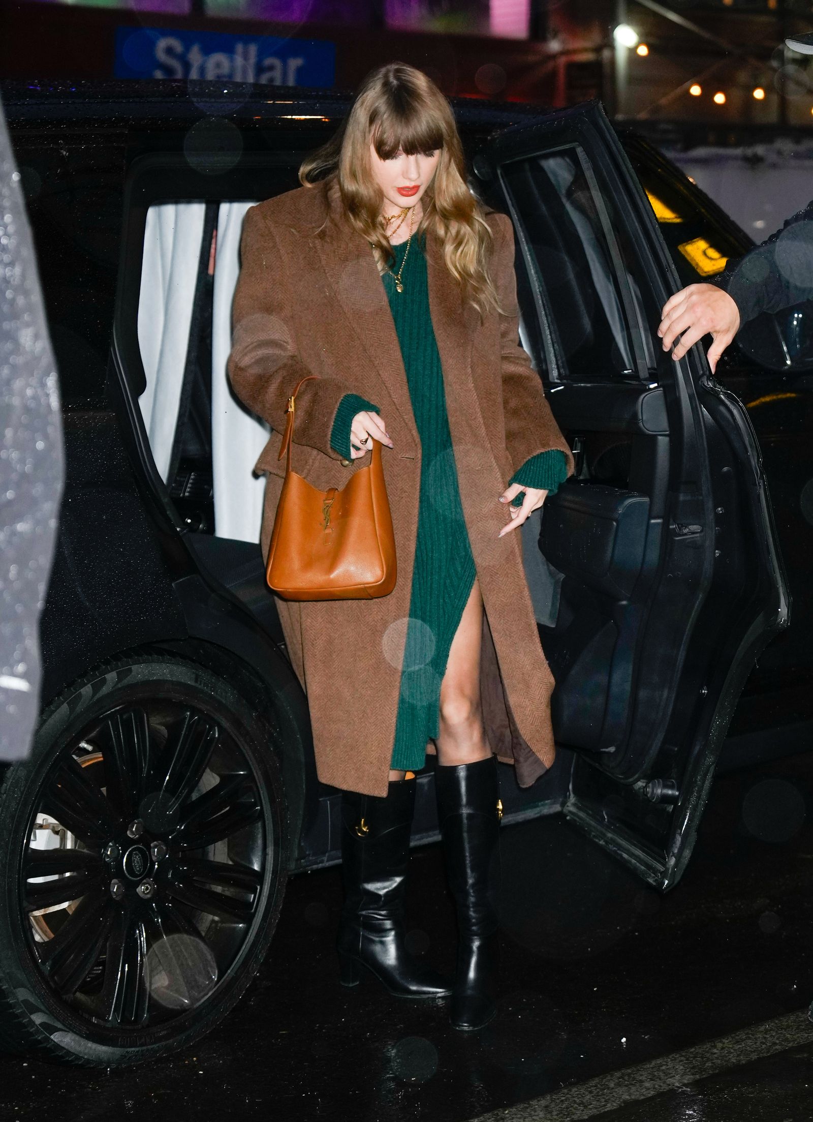 Another Green Dress? We Know Exactly What Taylor Swift Is Trying to ...