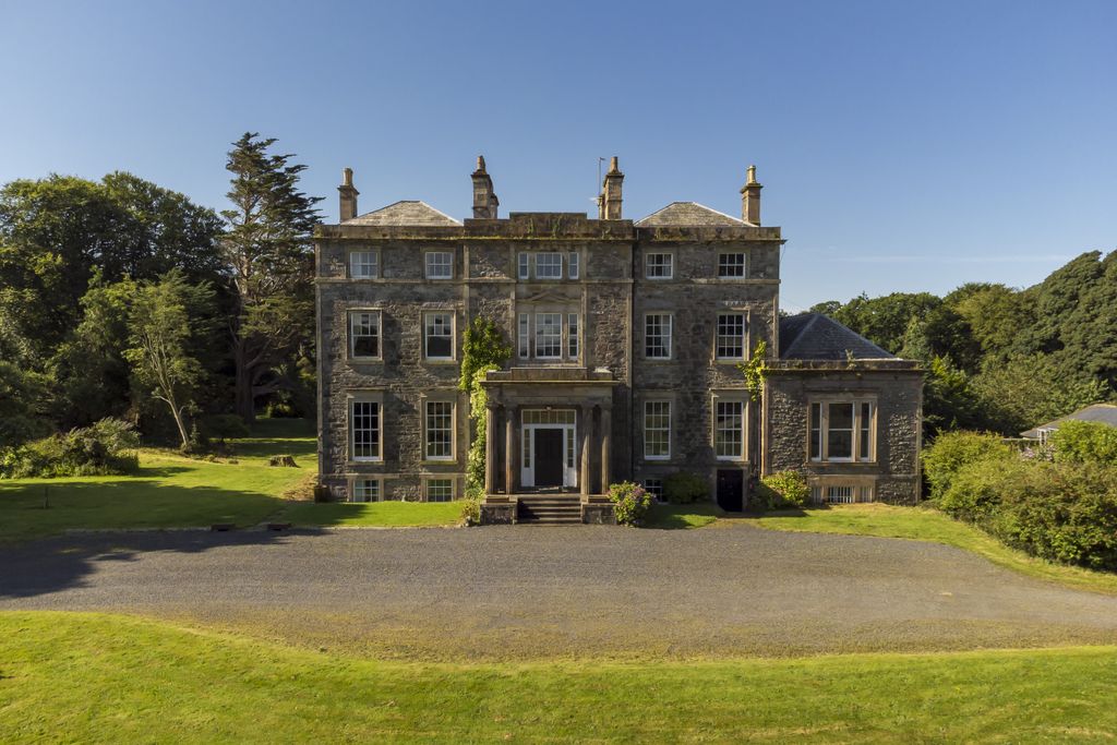 A grand country house and 329-acre estate for sale at £1.89 million ...