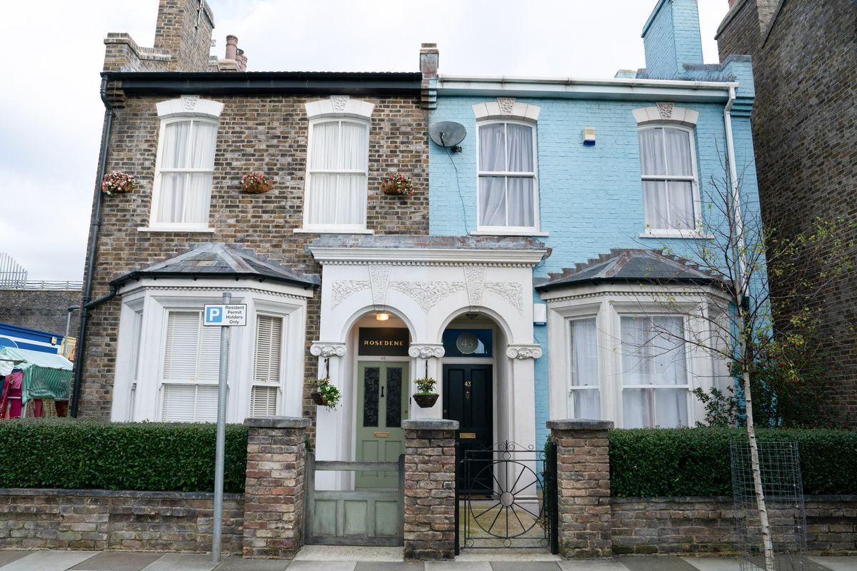 Where does everyone live in EastEnders? | What to Watch