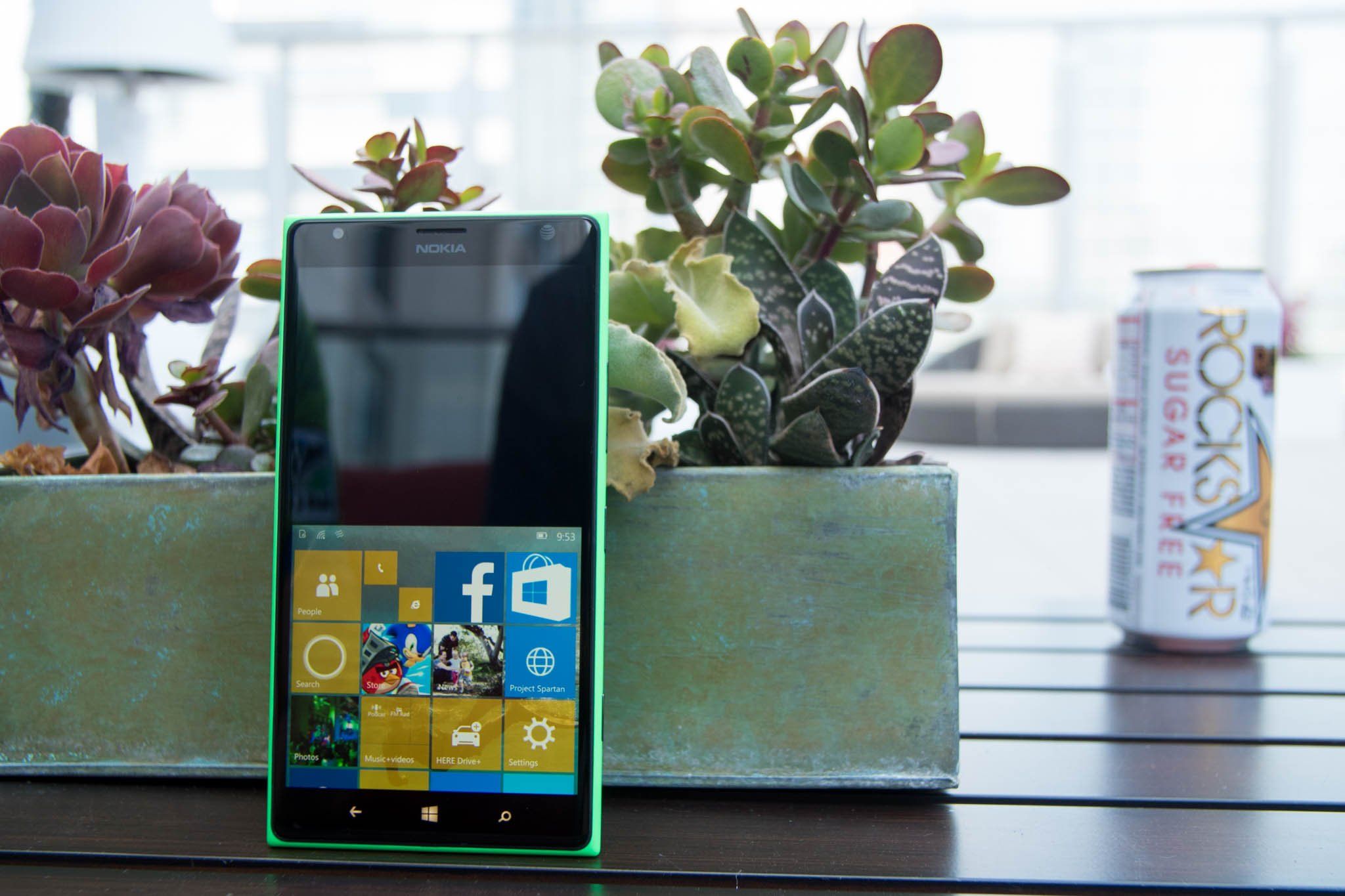 Quick shot: Windows 10 Mobile's new one-handed split screen feature ...