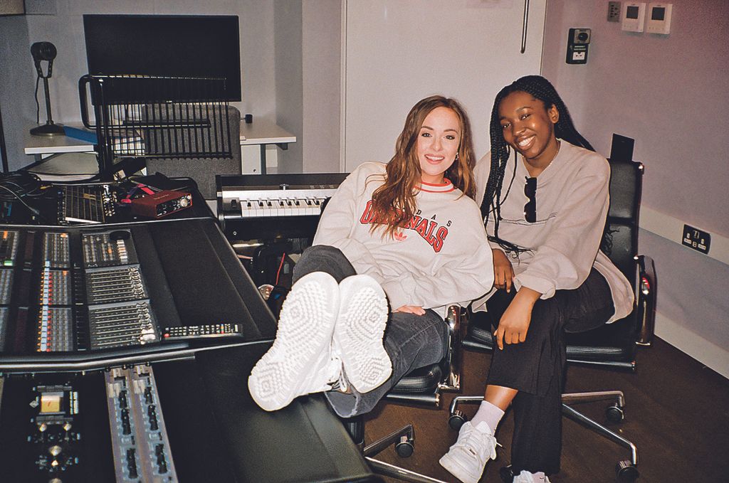 AmyElle: "Don’t try to be anyone else. Push the boundaries and do it ...