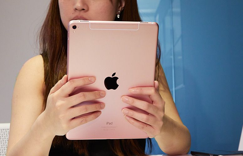 Gadget Materials Guide: Aluminum vs Carbon Fiber, Plastic and Glass ...