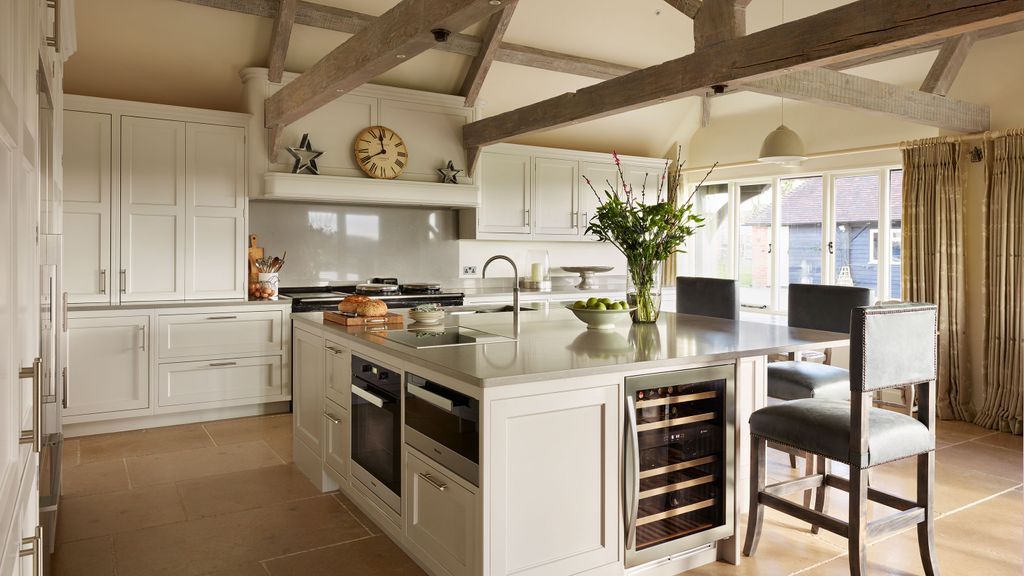 15 farmhouse kitchen ideas for a practical yet beautiful cooking space ...