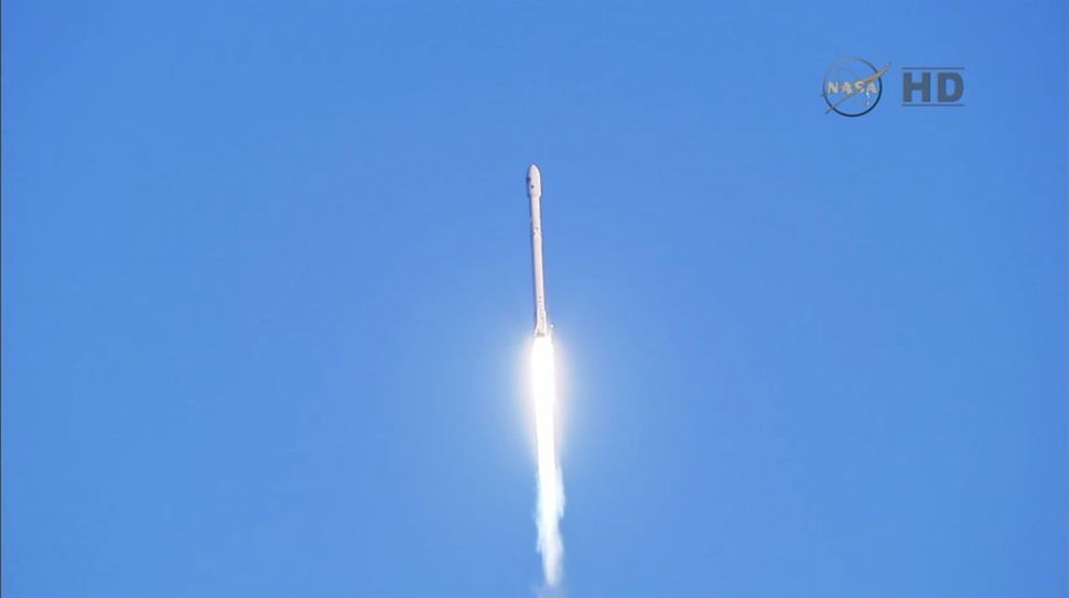 DSCOVR: The Deep Space Climate Observatory Mission in Photos | Space