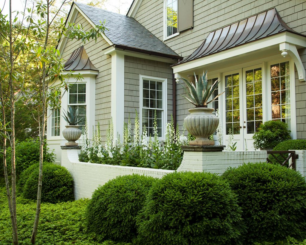 Front yard flower bed ideas: 15 low-maintenance ways to add florals ...