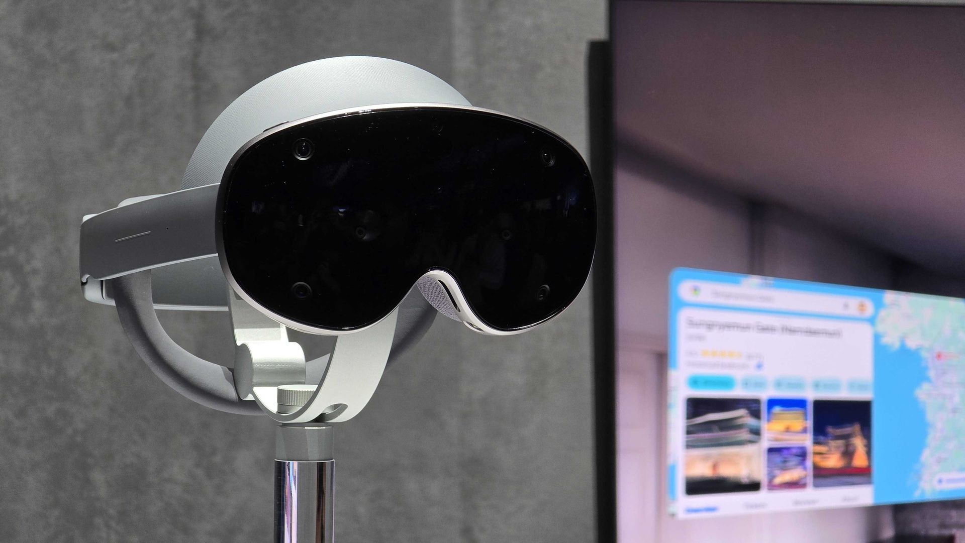 One crucial feature could give Samsung an early victory over Apple in ...