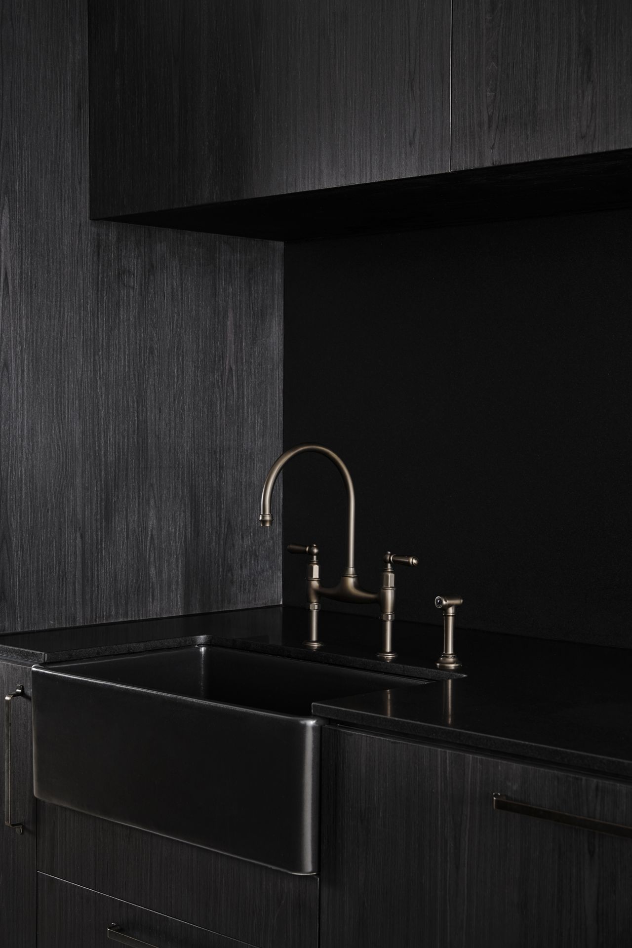 6 kitchens with black sinks - a modern color choice for your remodel ...