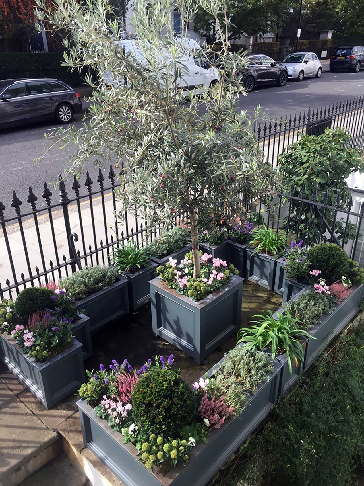 Small front garden ideas: 13 welcoming ways with landscaping and plants ...