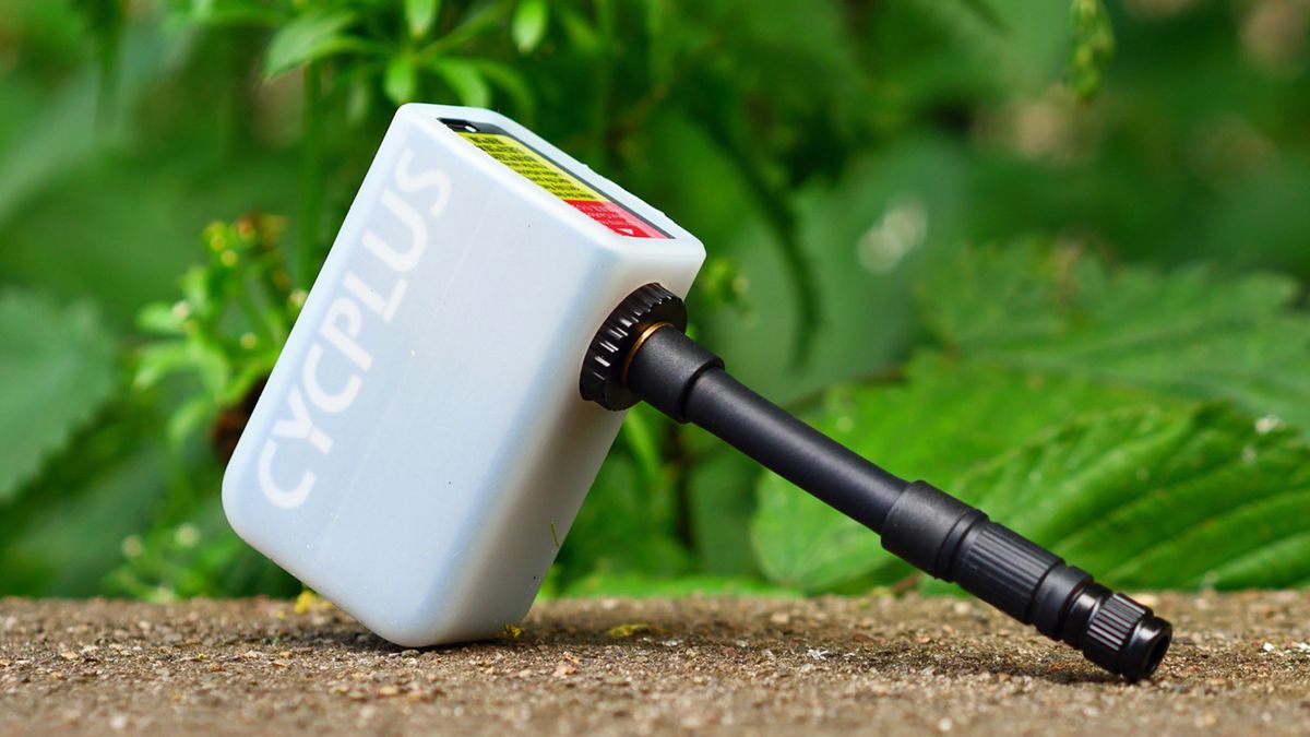 Cycplus AS2 e-pump review | Bike Perfect