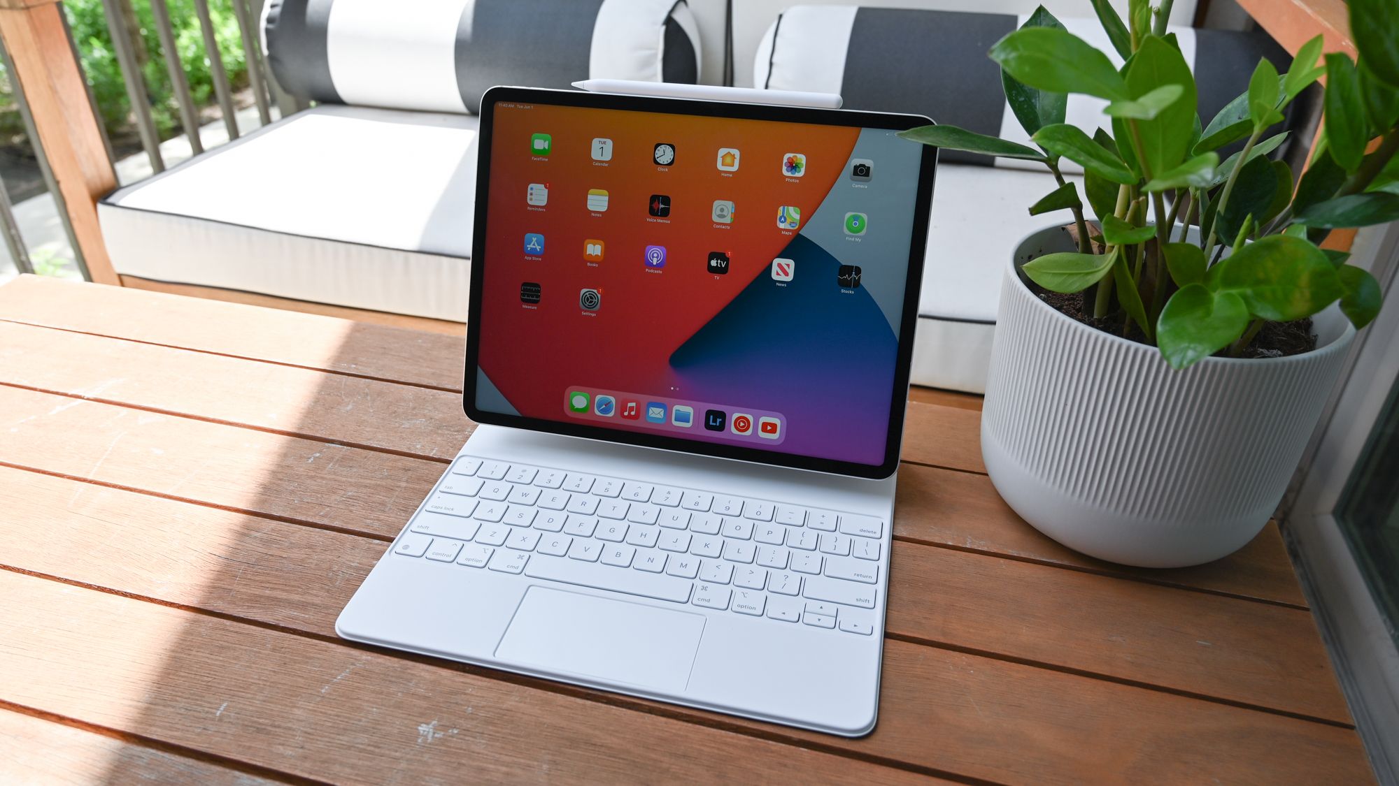 iPad Pro 2022 tipped to feature new design and wireless charging ...