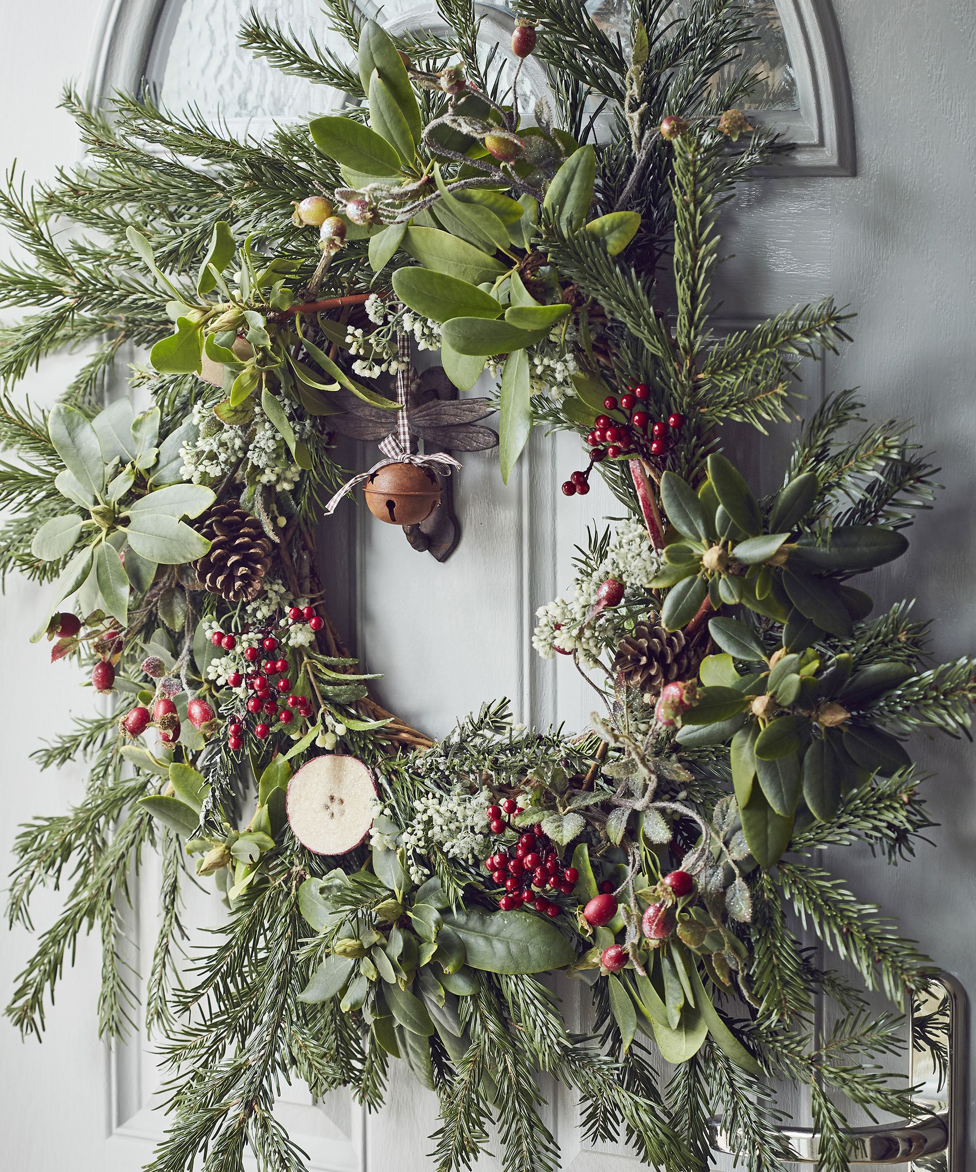 15 DIY Winter Wreath Ideas To Make With Finds From The Garden ...