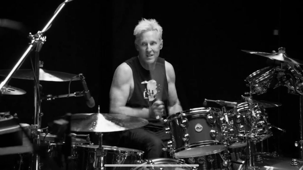 Five reasons to rewatch Foo Fighters debuting new drummer Josh Freese ...
