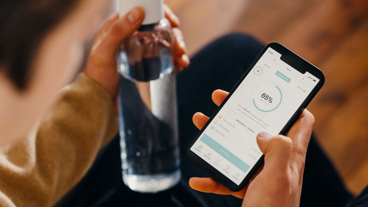 This smart bottle top will sort out your water drinking aversion once ...