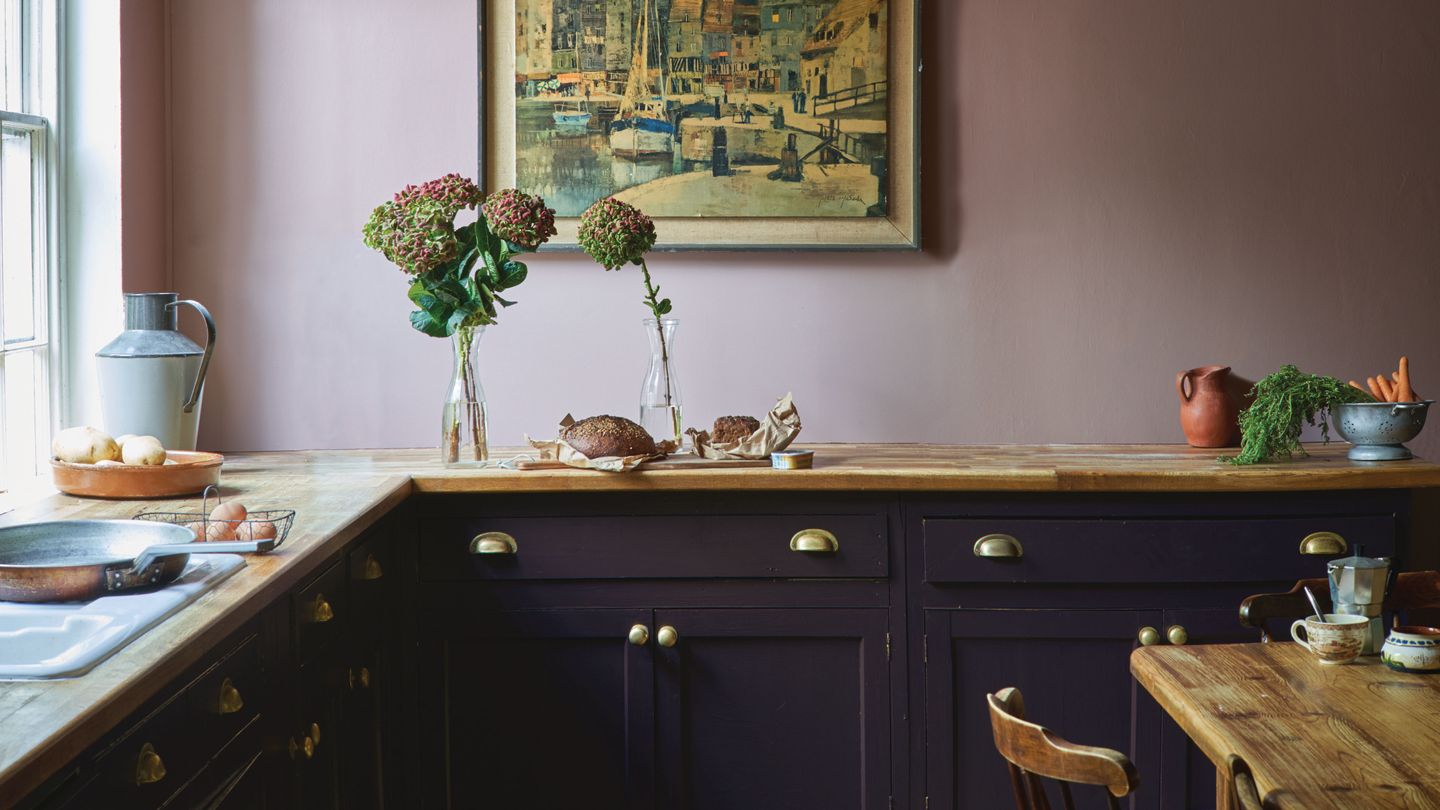 The Very British Edit #3: Decorating With Heritage Colors | Homes and ...