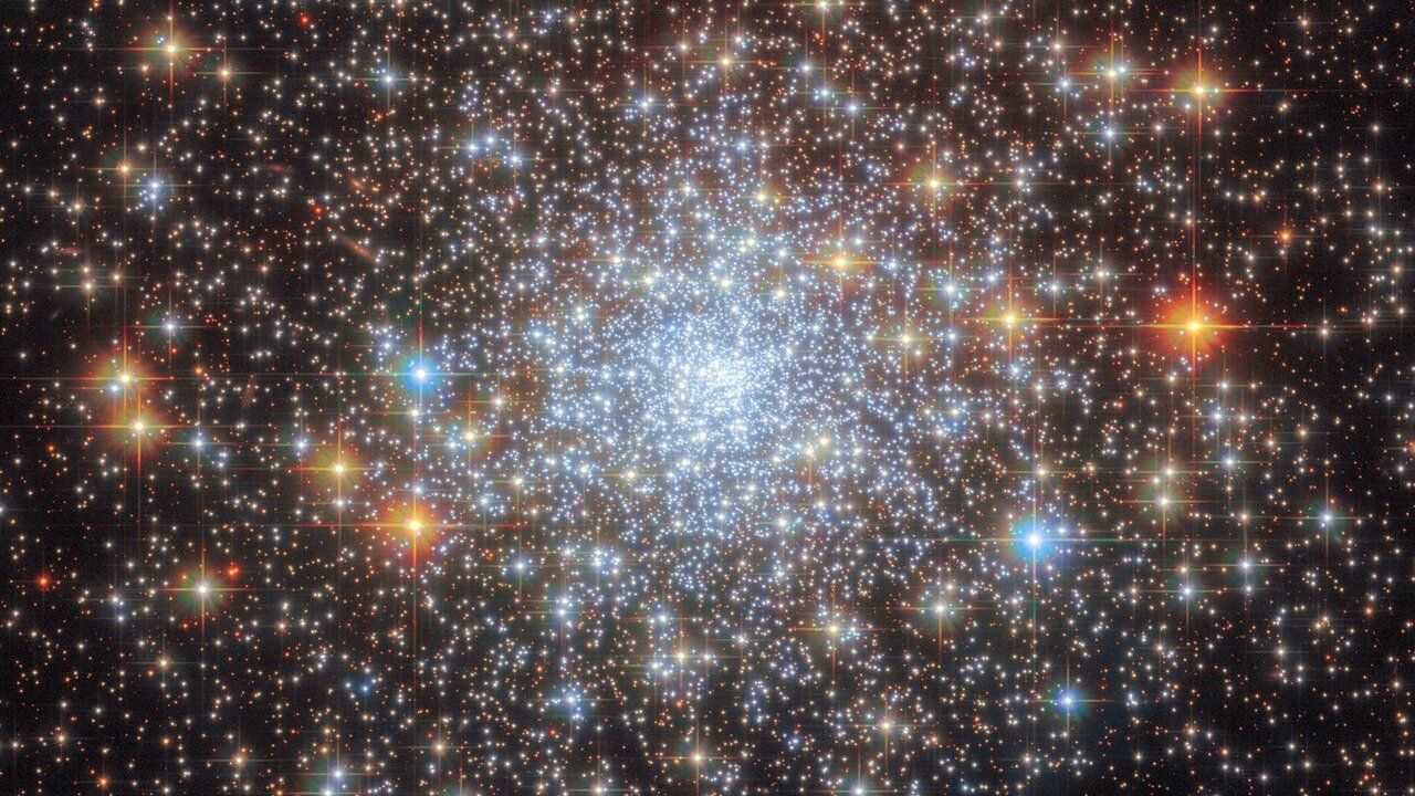 The biggest galaxies live in our universe's supercluster 'cities' | Space