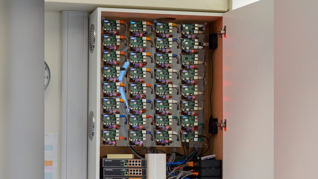 Cluster of 32 Raspberry Pis Powers Coding Class | Tom's Hardware