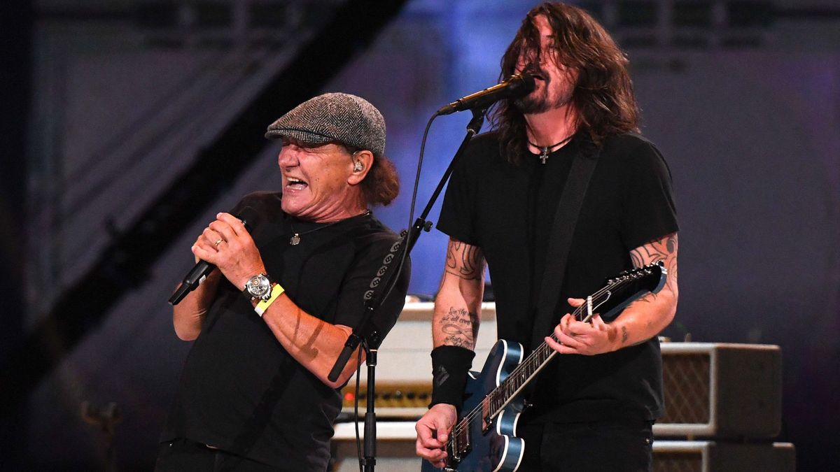 Watch snippet of AC/DC’s Brian Johnson performing Back in Black with ...