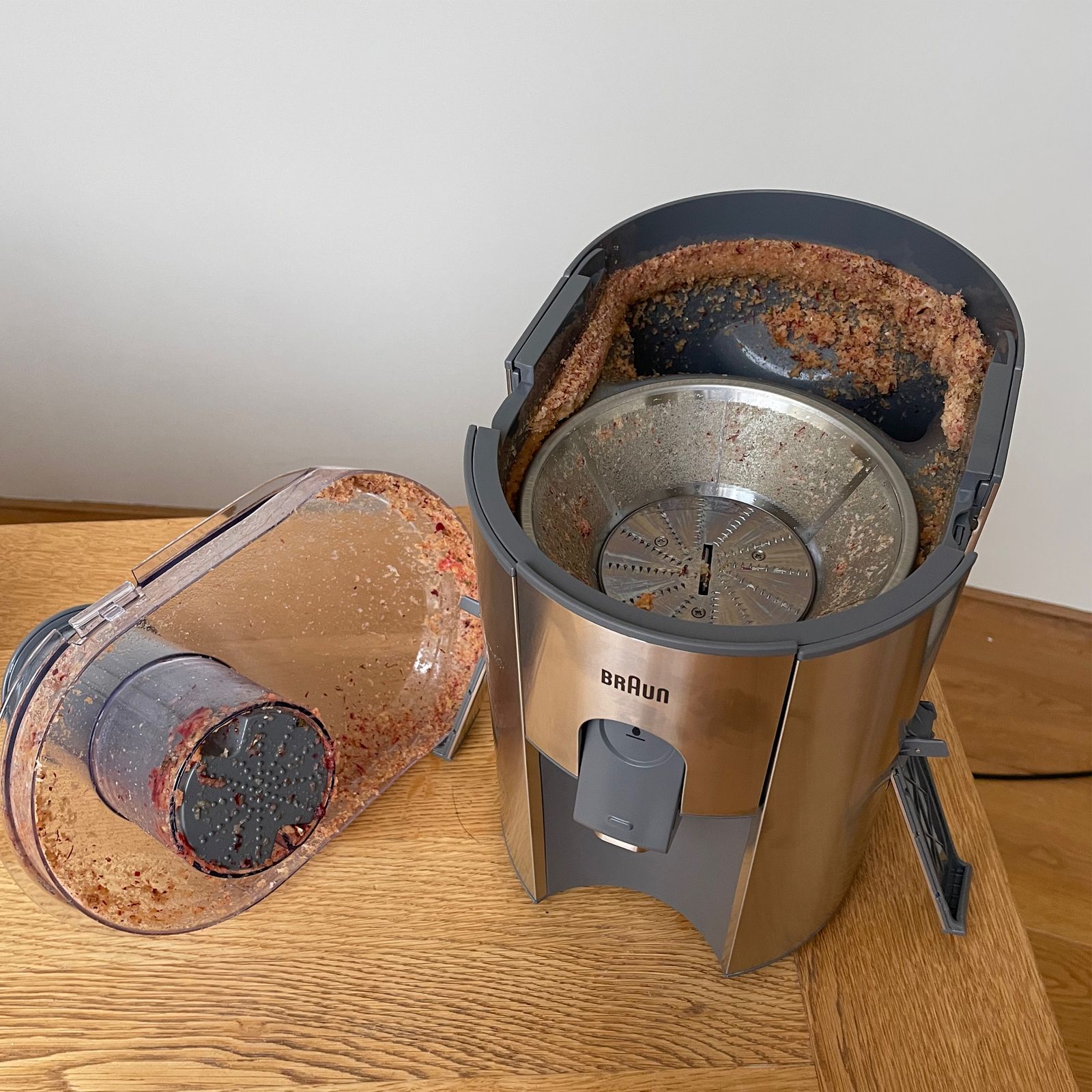 Braun Identity Collection J700 Juicer: a streamlined juicer for modern ...
