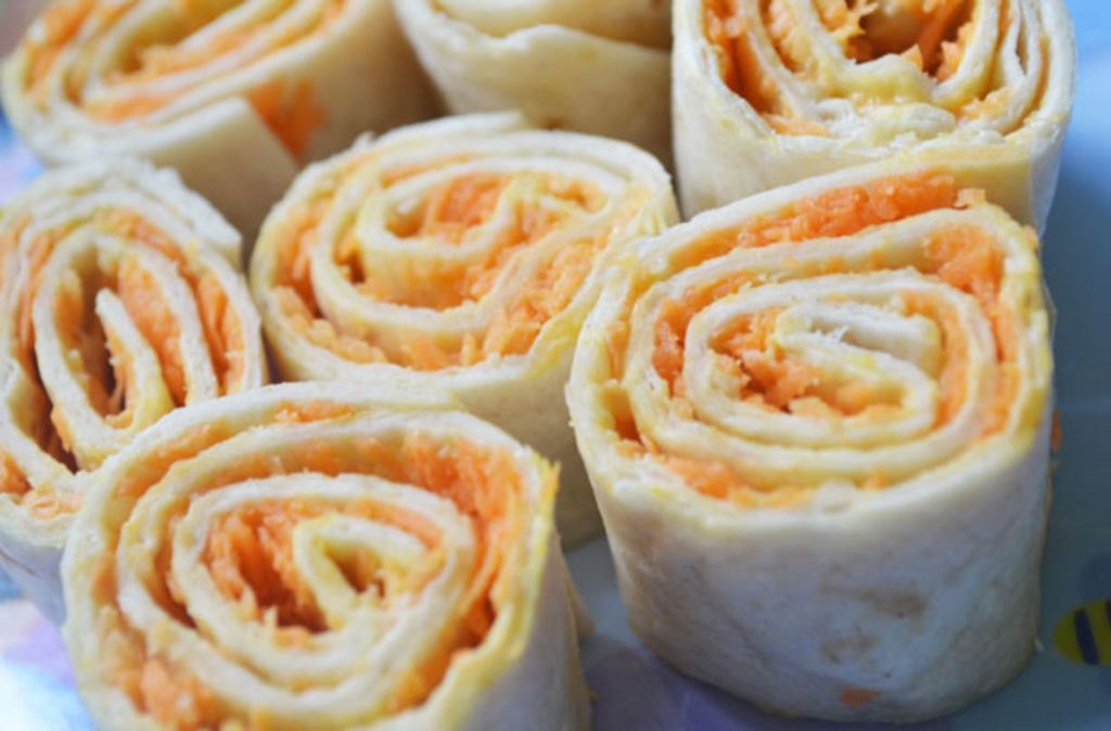 Carrot and hummus pinwheels | Lunch Recipes | GoodtoKnow