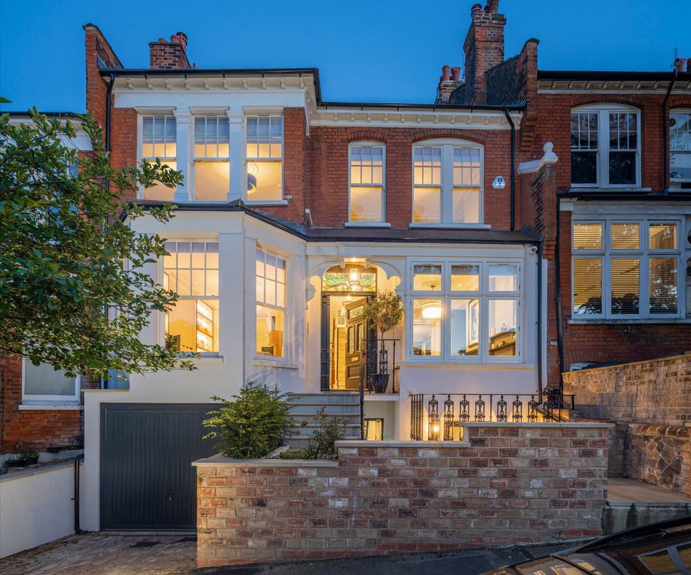 9 front garden wall ideas that blend style and practicality | Homebuilding