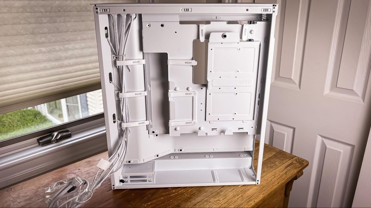 NZXT H7 Flow (2024) Review: Playing it safe | Tom's Hardware