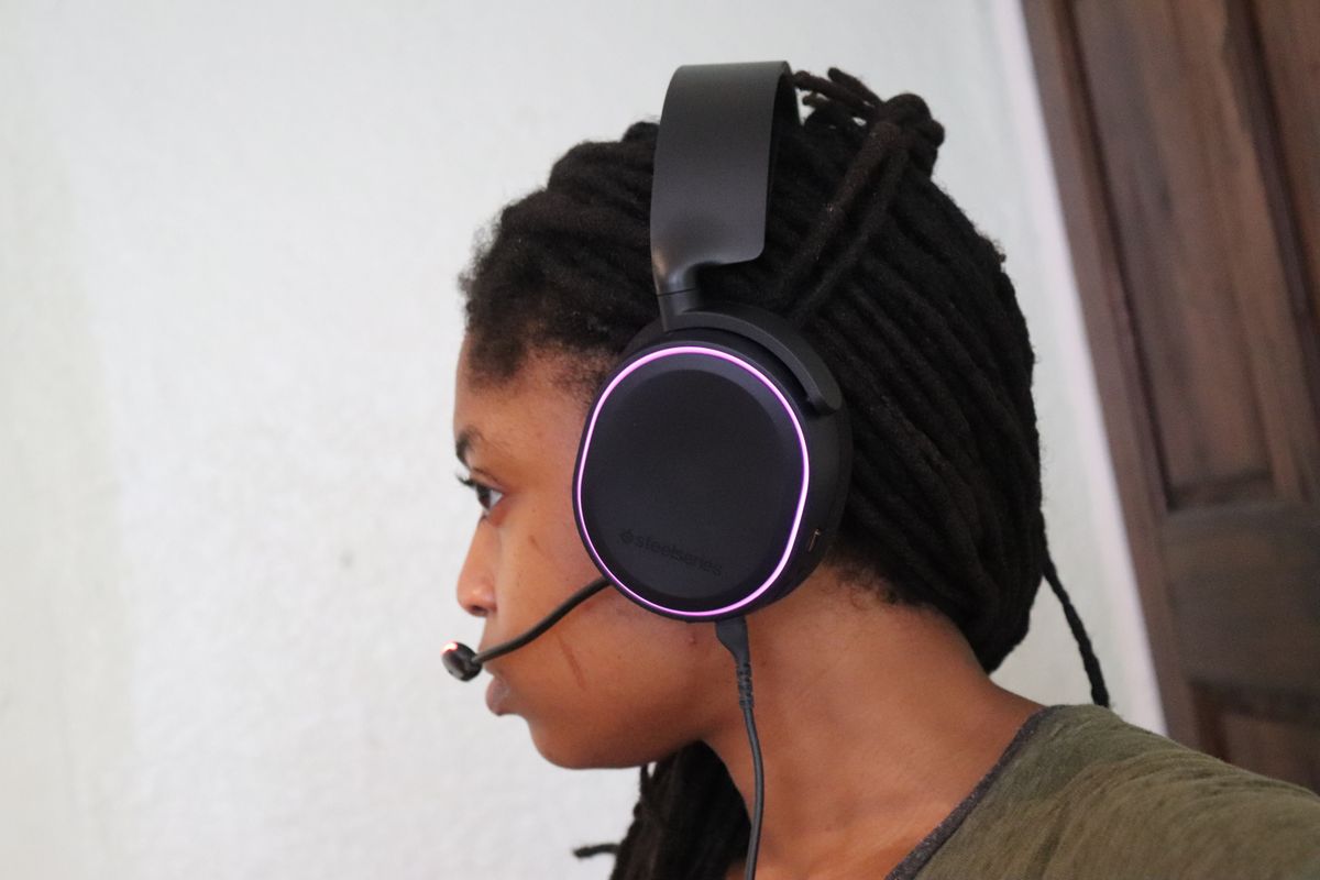 SteelSeries Arctis 5 Gaming Headset Review: Long-Term Comfort | Tom's ...
