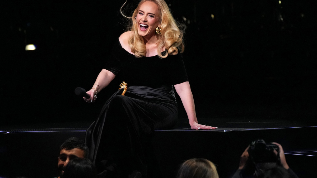 Adele Is Not OK With Fans Throwing Objects at Her While on Stage | Marie Claire