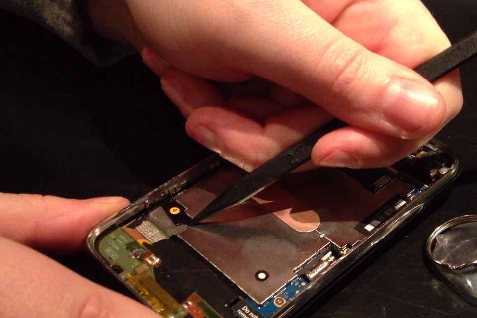 How to replace the rear camera in an iPhone 3G or iPhone 3GS | iMore