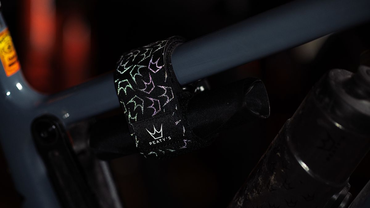 Peaty's HoldFast Trail Tool Wrap – quick-fitting essentials storage ...