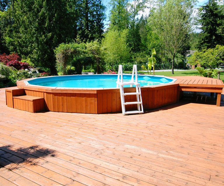 How to weigh down pool steps: simple tactics for safe access | Homes ...