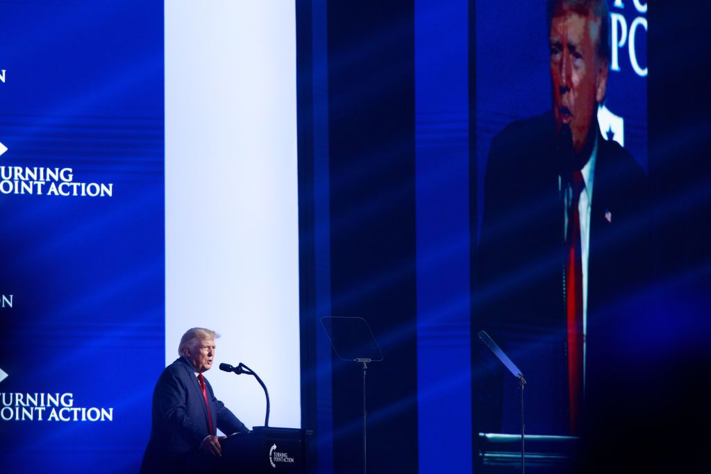 Trump tells Florida crowd there's 'no chance' he'll step away from ...