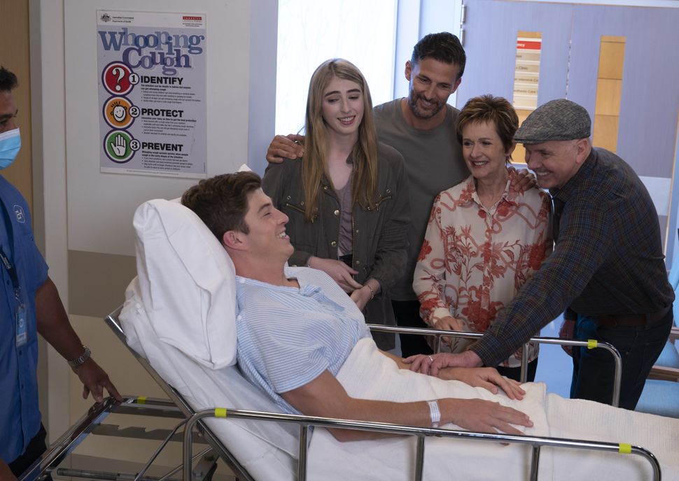 Neighbours spoilers: Hendrix Greyson has lung transplant | What to Watch
