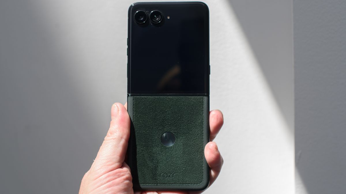 I've reviewed 100s of phones and the new Motorola Razr comes in colors ...