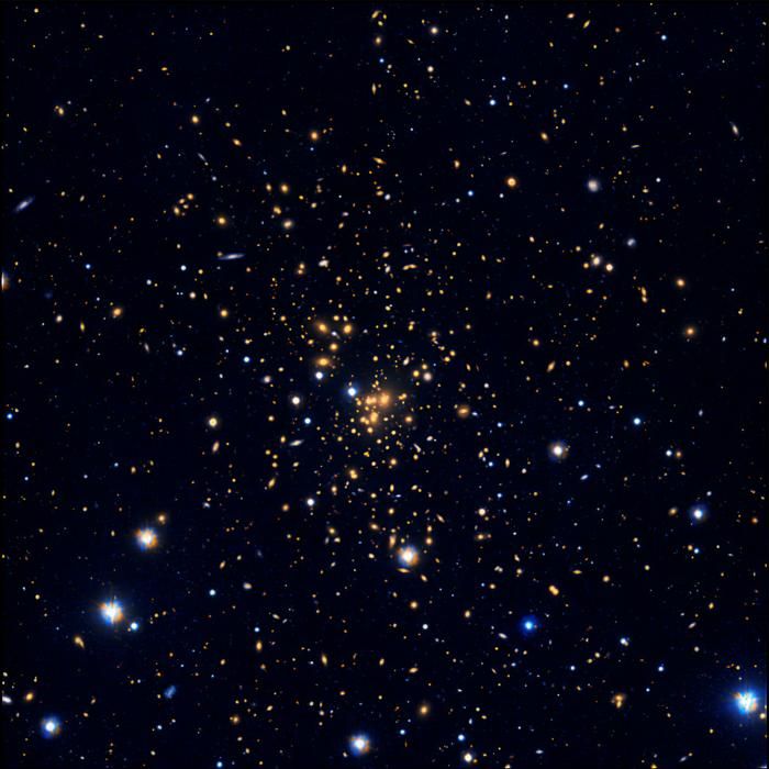 World's largest visible light telescope spies a galaxy cluster warping ...
