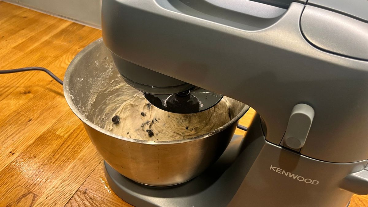 Kenwood Go KZM35.000GY Stand Mixer review | Top Ten Reviews