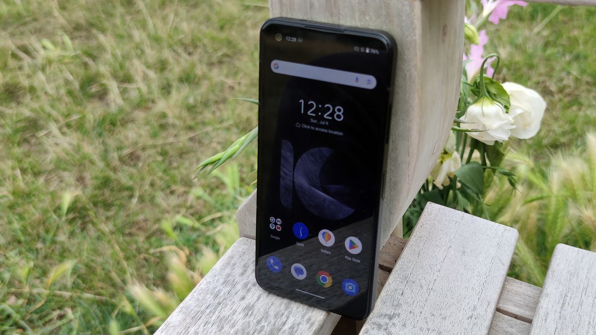 Asus Zenfone 10 review: powerful and pocketable but performative ...