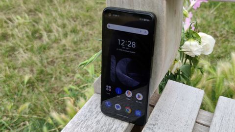 Asus Zenfone 10 review: powerful and pocketable but performative ...