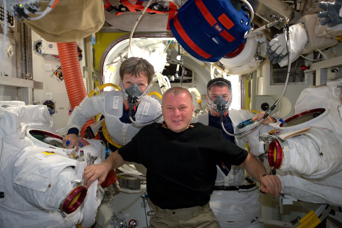 Space Station Photos: Expedition 50 Astronauts in Action: Page 6 | Space