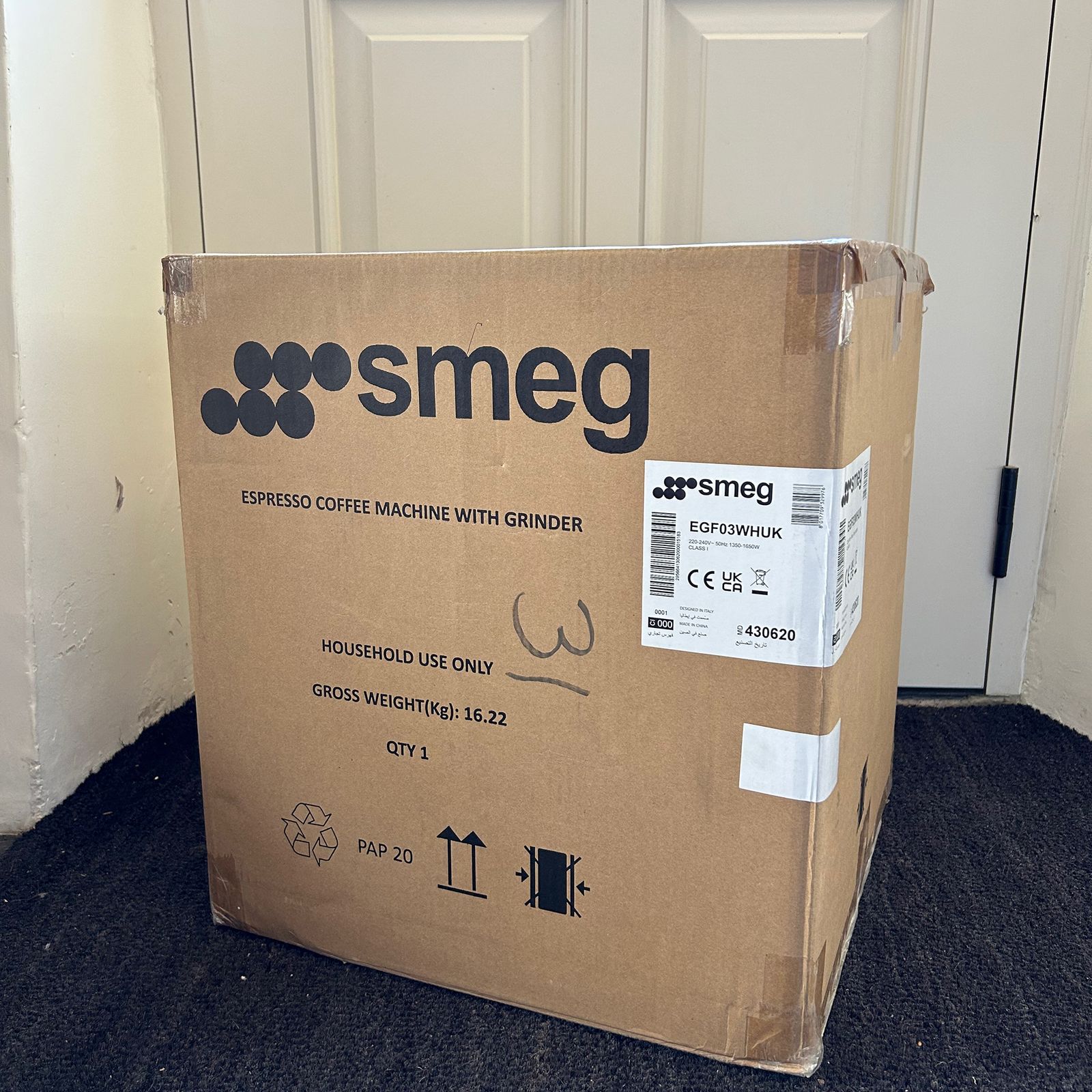 Smeg EGF03 Espresso Machine | Ideal Home