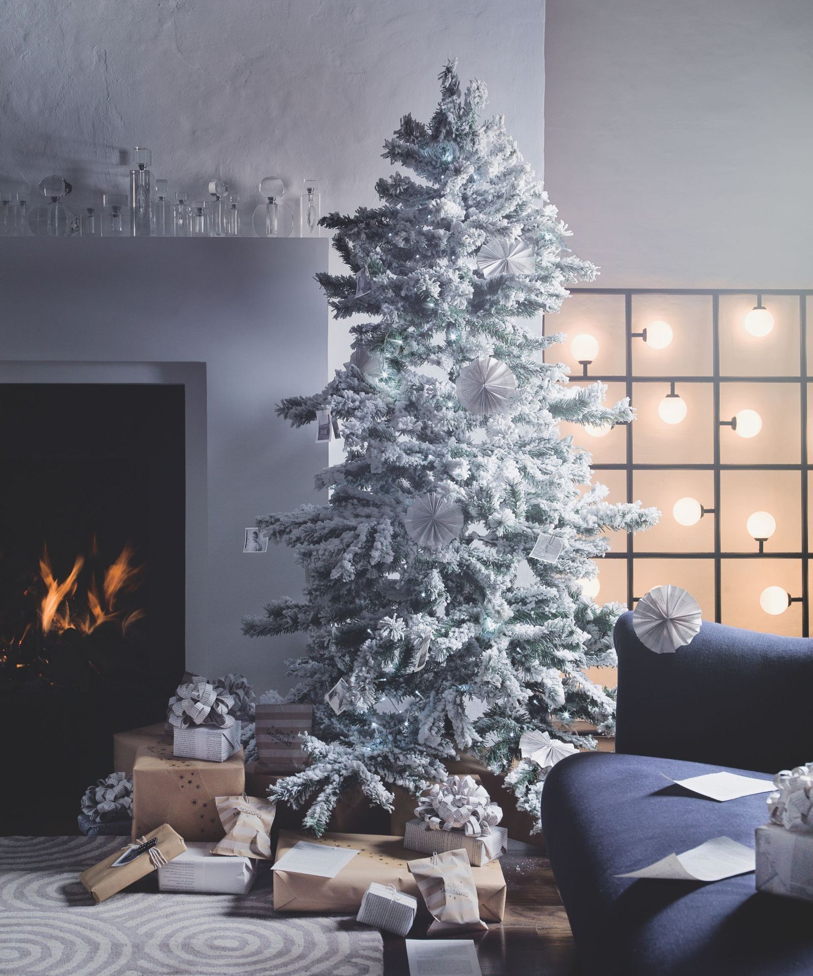 8 Easy Tricks for Making Your Christmas Tree Look Expensive | Livingetc