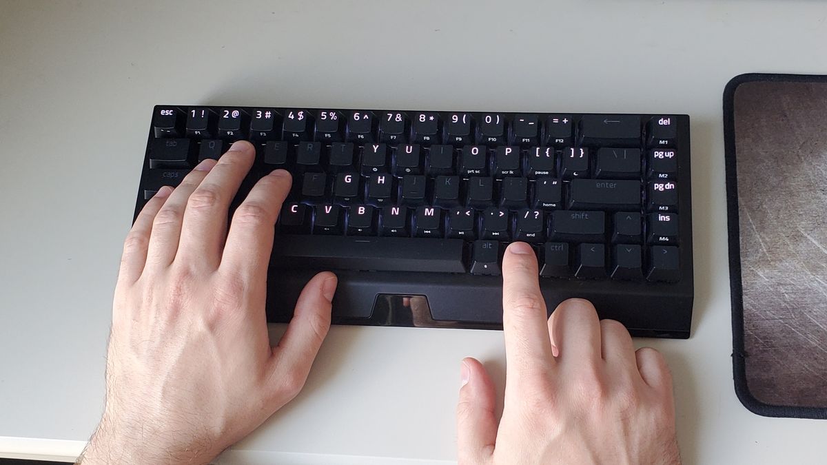 Razer BlackWidow V3 Mini HyperSpeed Review: Premium-Priced Space-Saver ...