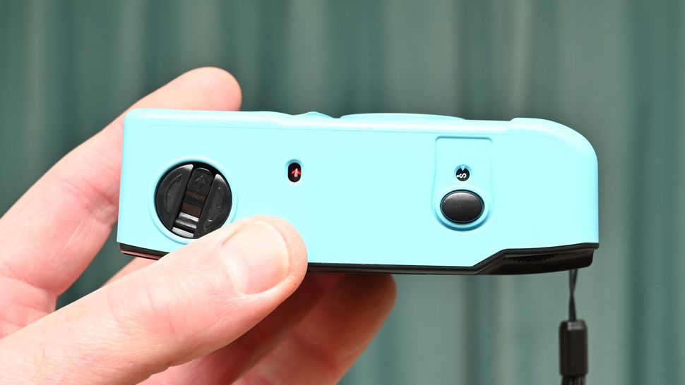 Kodak M35 Reloadable Film Camera review: pick a color, there a plenty ...