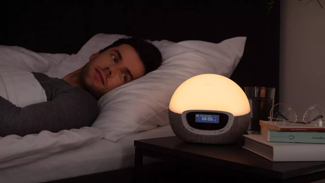 7 ways to wake up naturally without using an alarm | T3