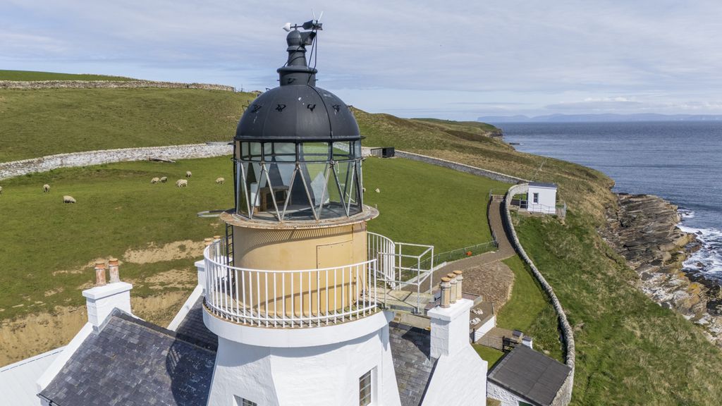 Re-lighthouse my fire: This secluded Scottish lighthouse conversion ...