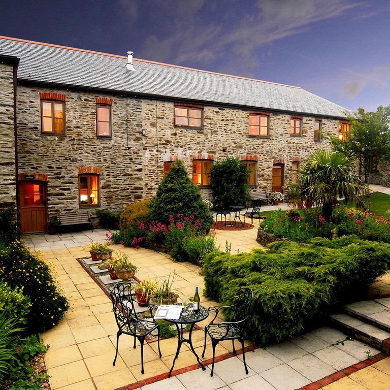 Take a wander around picturesque Roundhouse Barn in Cornwall | Ideal Home