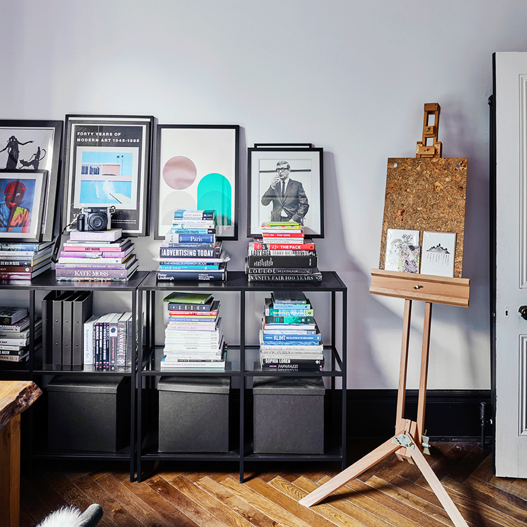 How to organise living room shelves for a beautifully ordered display ...