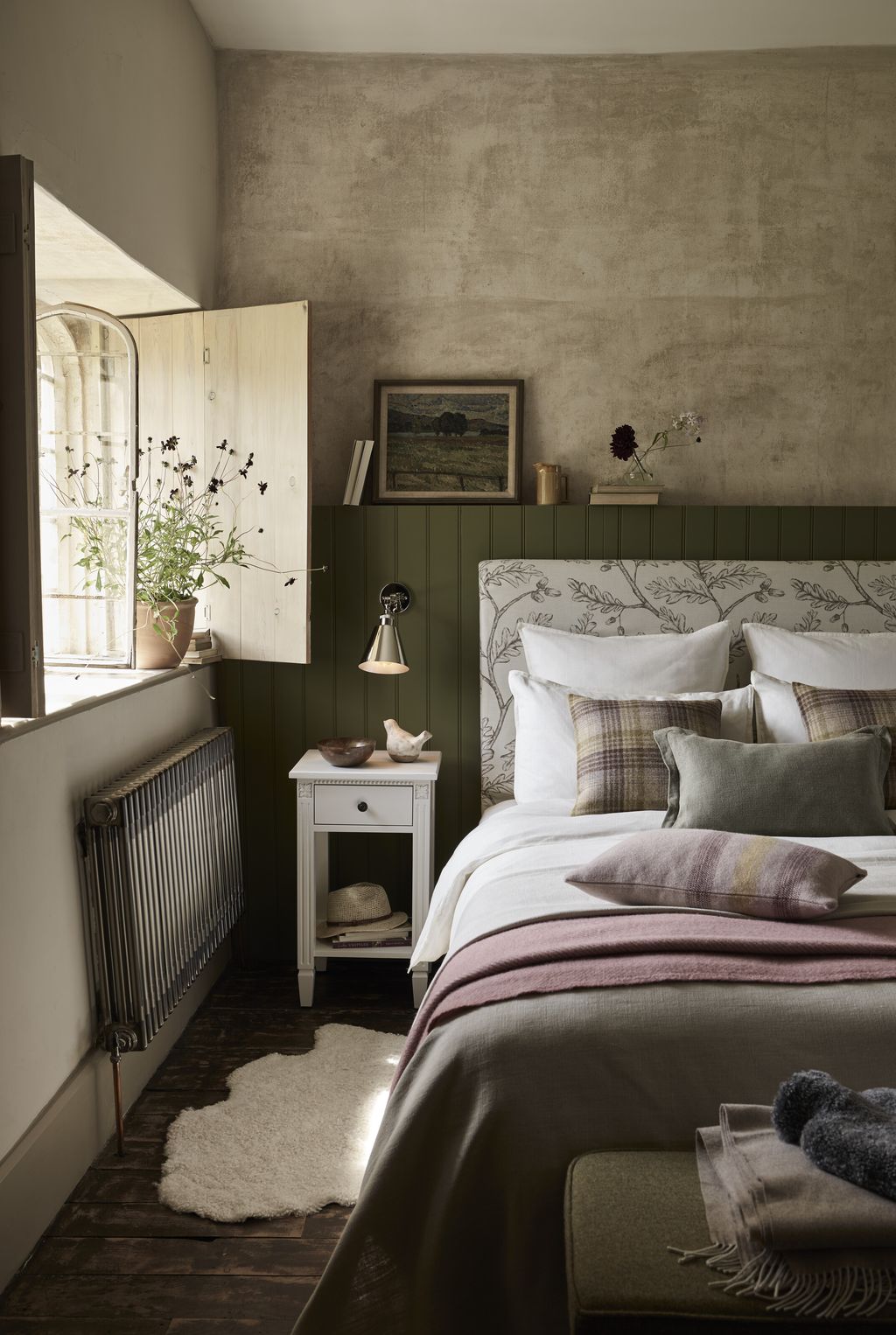 Overbed storage ideas – ways to boost bedroom stash space | Homes and ...