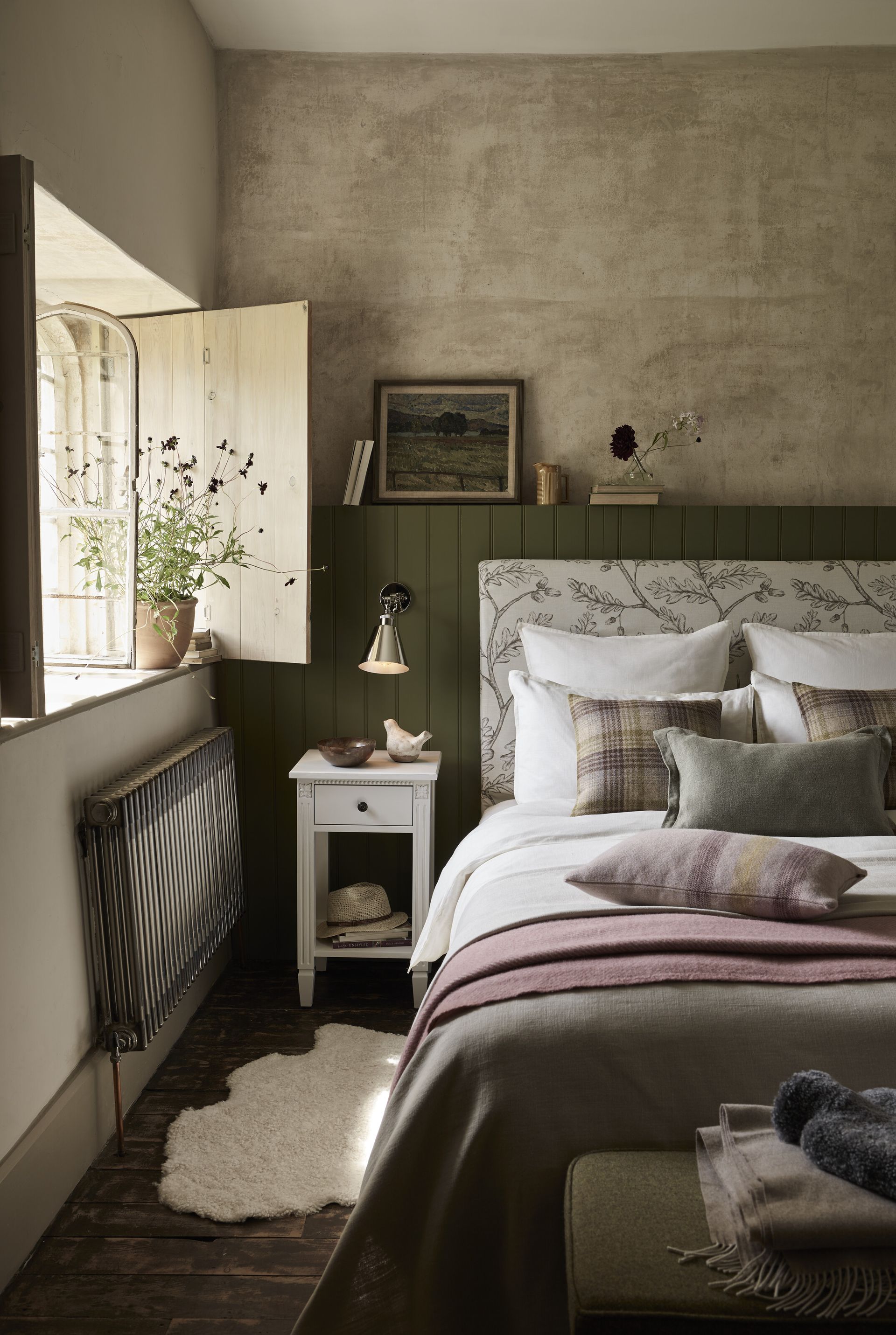 Overbed storage ideas – ways to boost bedroom stash space | Homes and ...