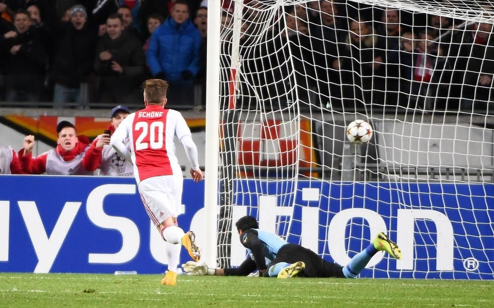 UEFA Champions League: Ajax 4 APOEL 0 | FourFourTwo